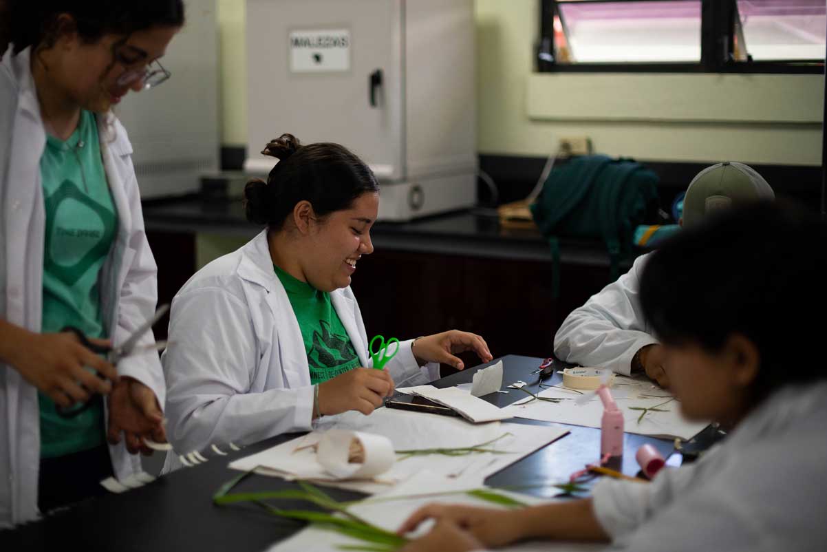 Mujeres EARTH – EARTH